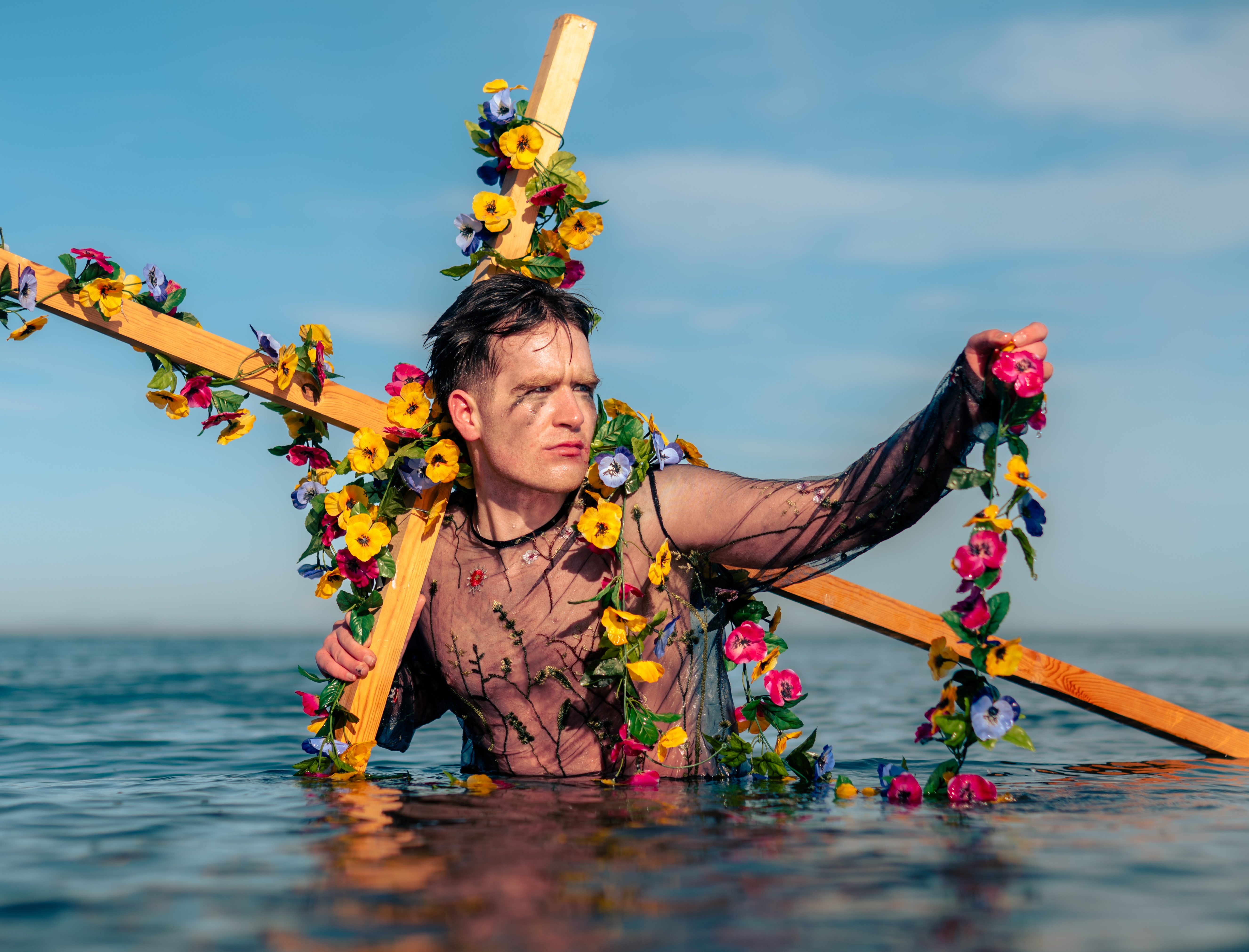 Homo(sapien): A Chaotic Quest for Love and Acceptance